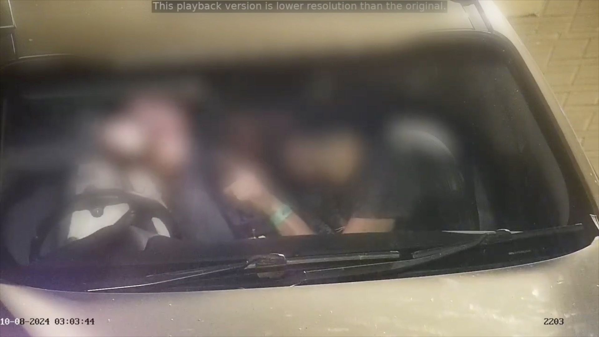 Her sniffer han kokain bak rattet